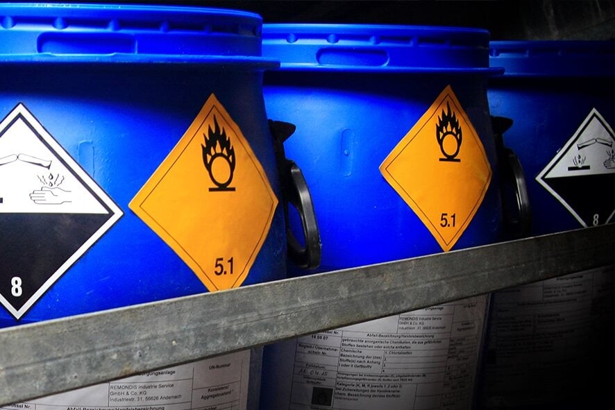 Handlungshilfen zur Lagerung von Gefahrstoffen | Eticor